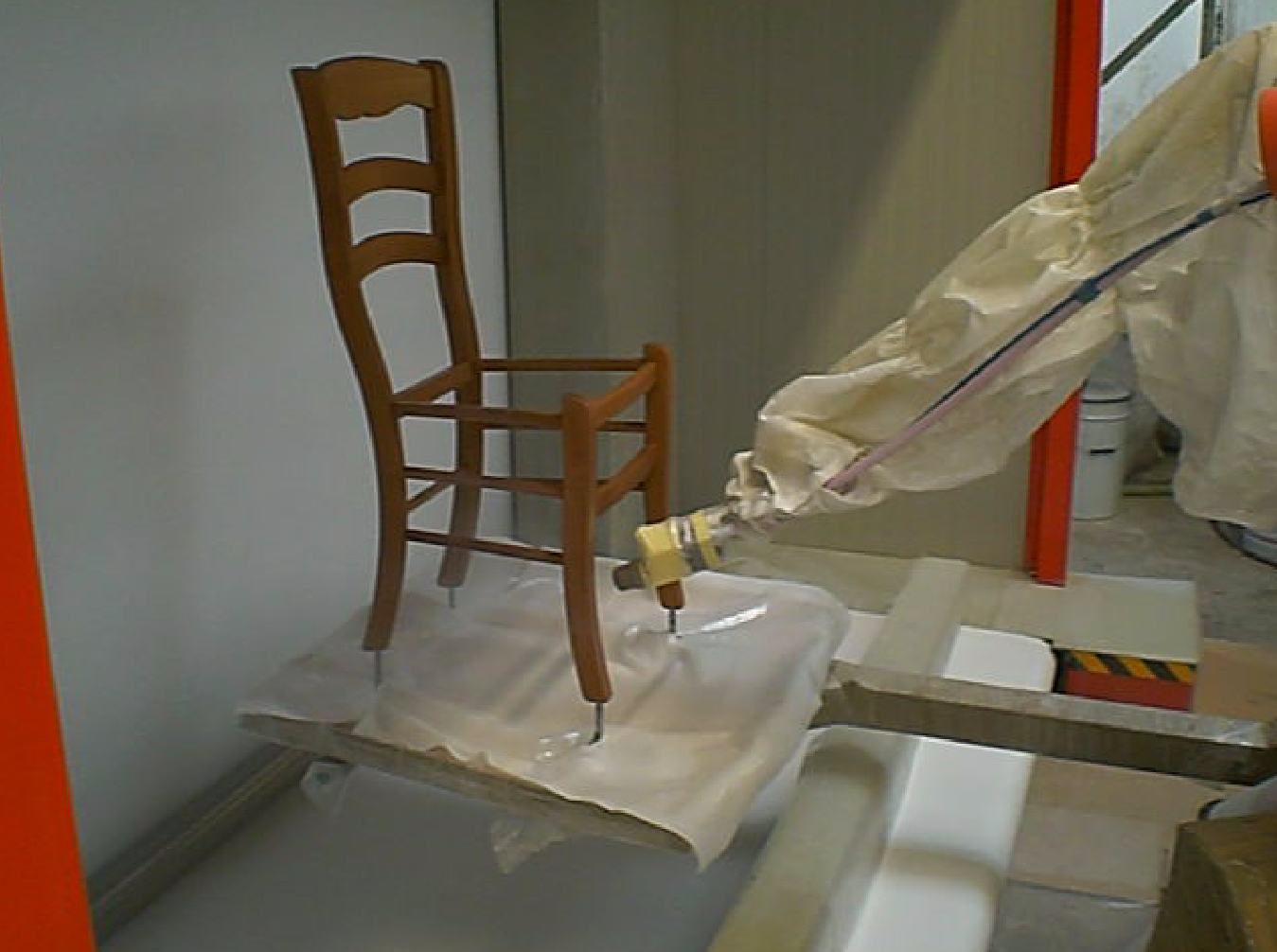 Paint recovery apparatuses with self cleaning continuous tape of ...