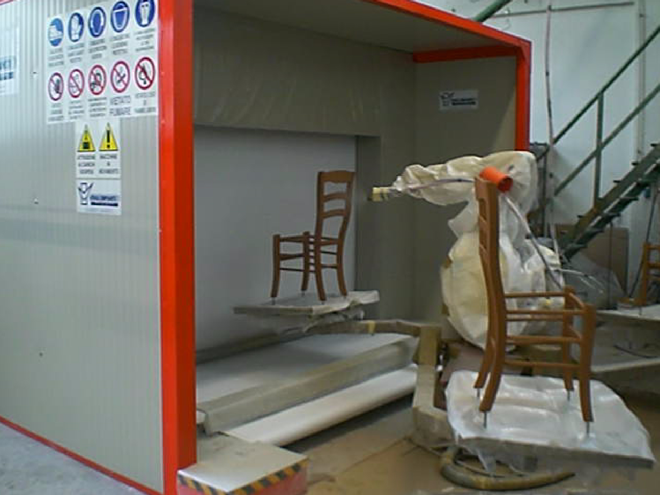 Paint recovery apparatuses with self cleaning continuous tape of ...